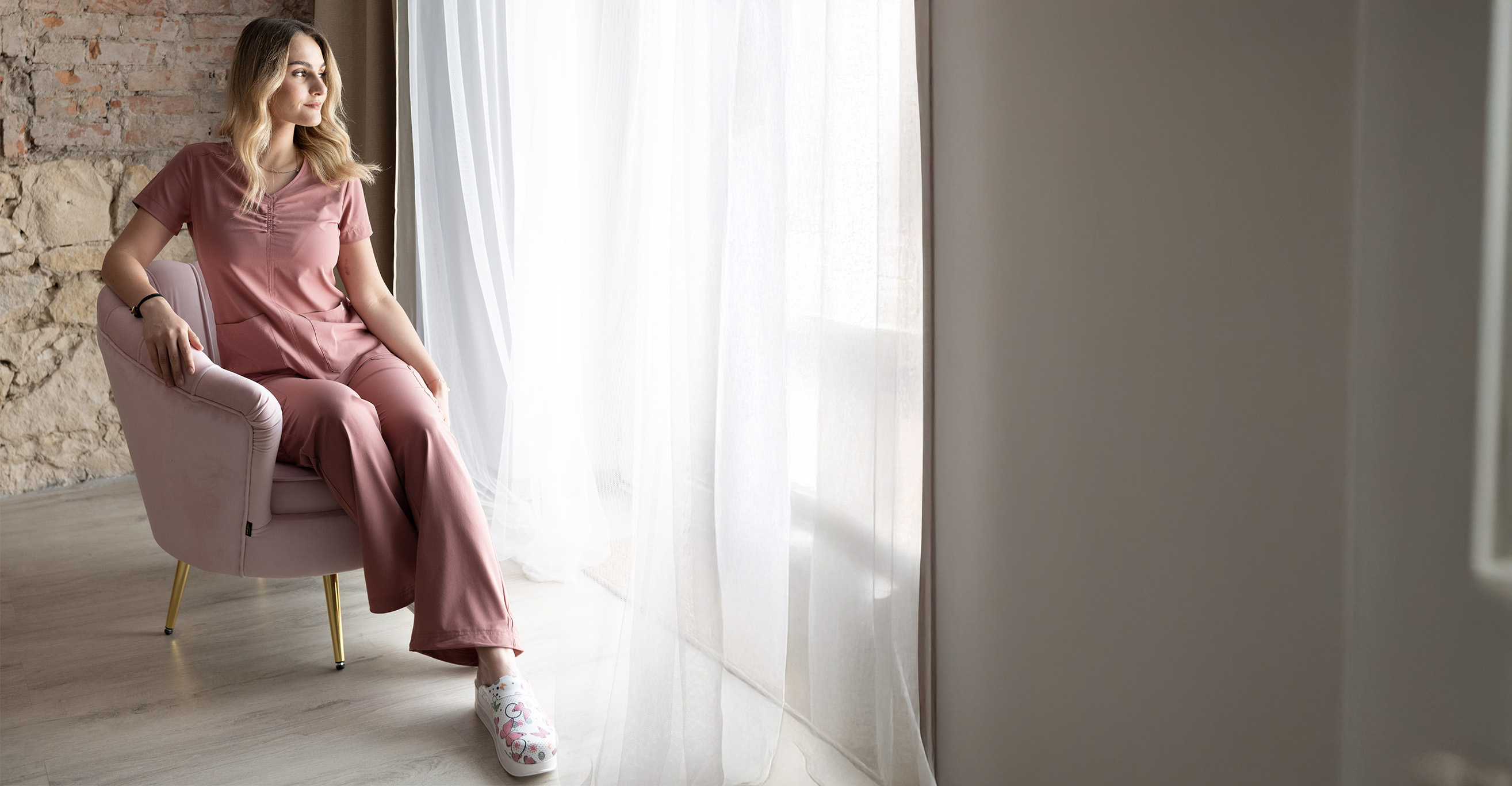 Komplet medyczny Planet Koi – bluza Enik & spodnie Terra – Waterfall blue